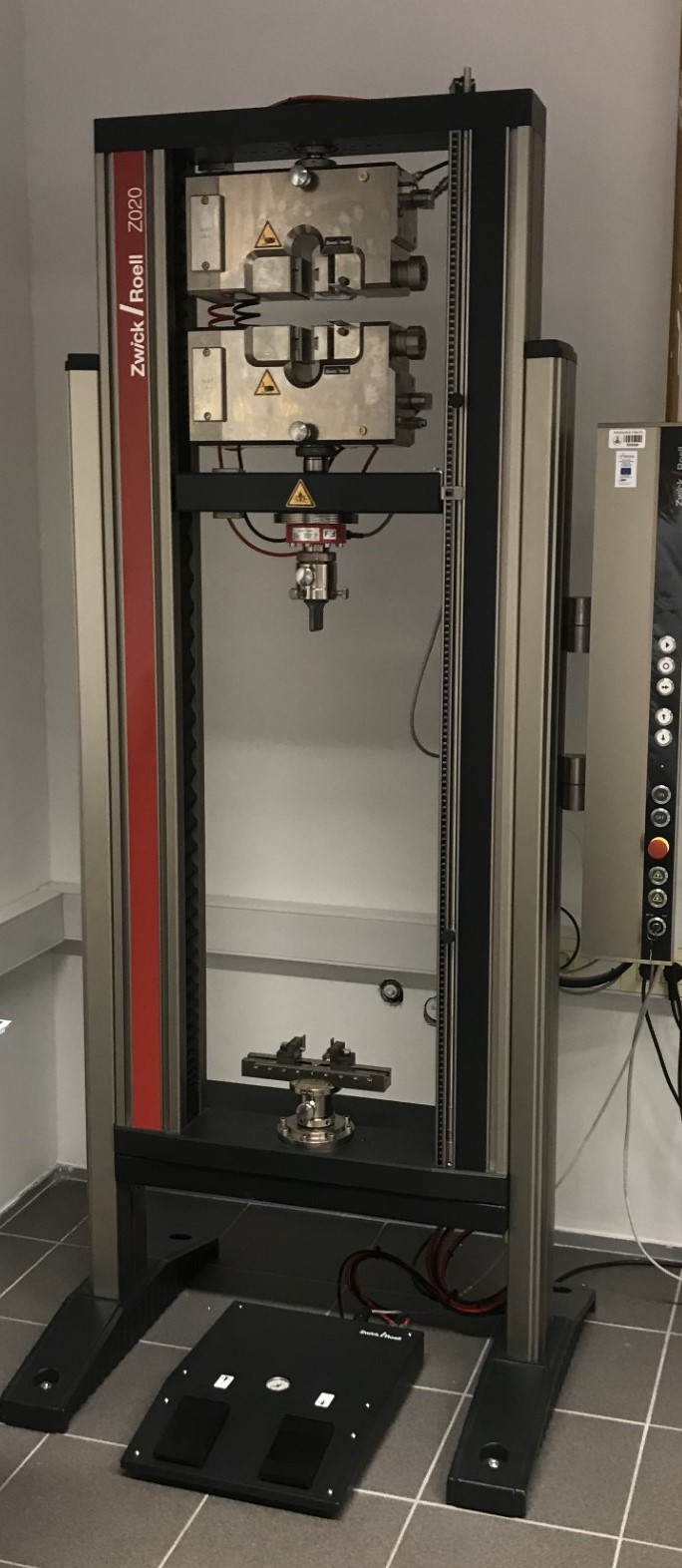 Sveučilište u Splitu - Uređaj za ispitivanje mehaničkih svojstava ...